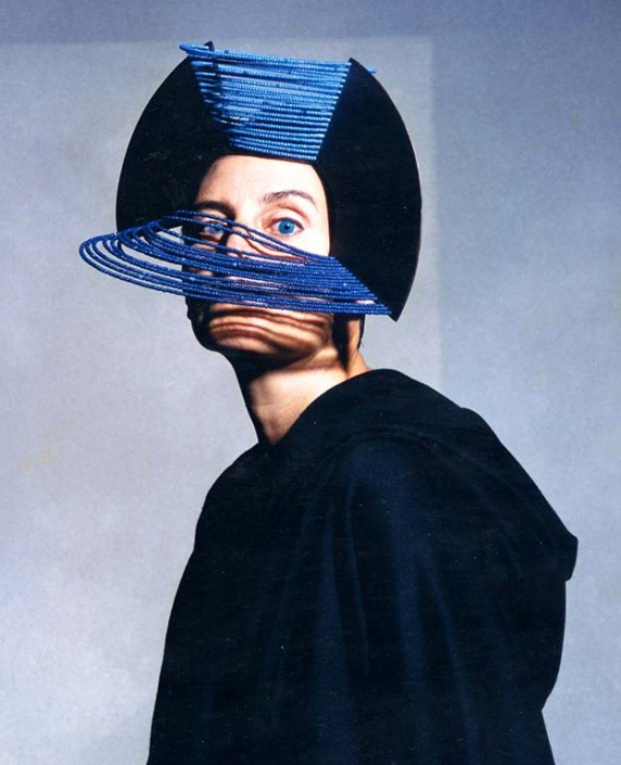 Blue Buzzing Bee, 1985 - Liliane Lijn